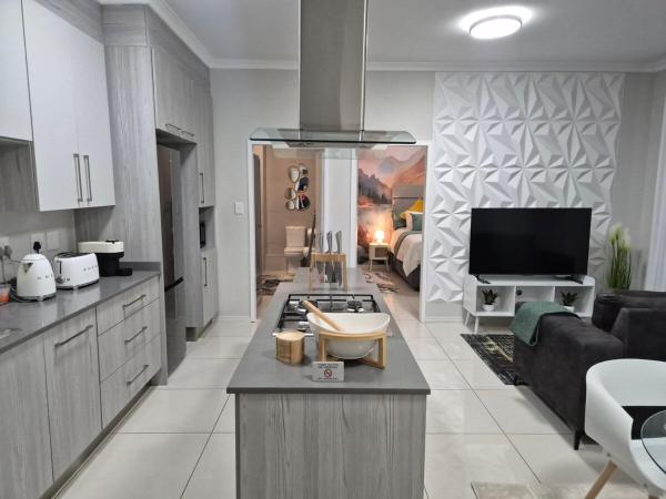 The One Geometric Gem - 1 Bed Luxury Meets Style - Midrand