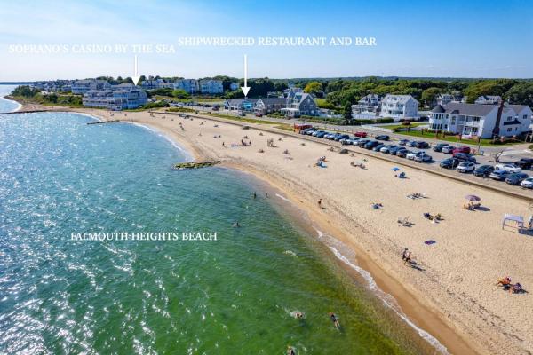 656 W Falmouth Hwy, Falmouth - Falmouth, MA
