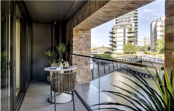 Modern Marvels 3rd Floor Waterfront Drive Penthouse - London