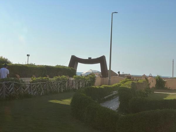 شاليه بجنينه علي البحر في المعموره الشاطئ - Alexandria