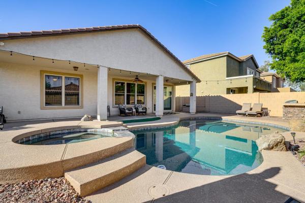 Poolside Oasis: Group-friendly Getaway In Phoenix! - Phoenix-Sky-Harbor Airport (PHX)