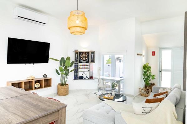 Vibrant Fun 3 Br House With Pool - Dorado