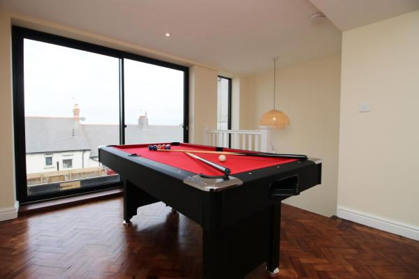 Queens Haven By Prime Stays - Luxury 4 Bedroom Home - All Ensuite & Games Room - Cardiff