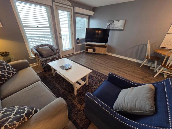 North Shore Inn Tc 208 - East Bay Township
