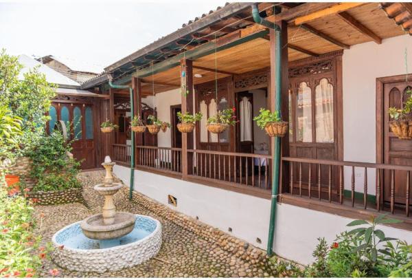 Entre Patios Y Tapias - Barbosa