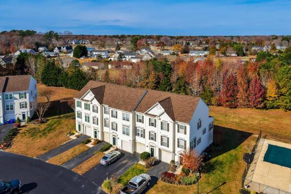Townhomes Of Providence - 4 John Hall Dr - Delaware