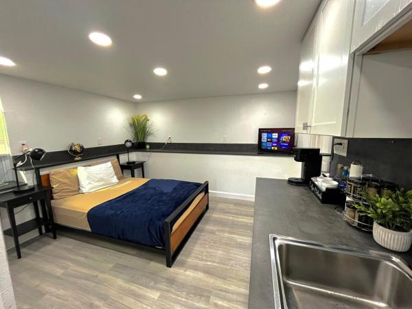 Comfortable Studio Near Downtown Atl Sleeps 2 Free Parking - Atlanta, GA