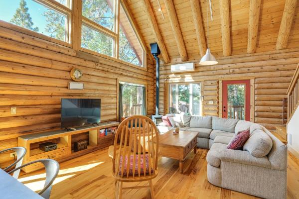 Walk To Pine Mountain Lake: Spacious Family Cabin - California