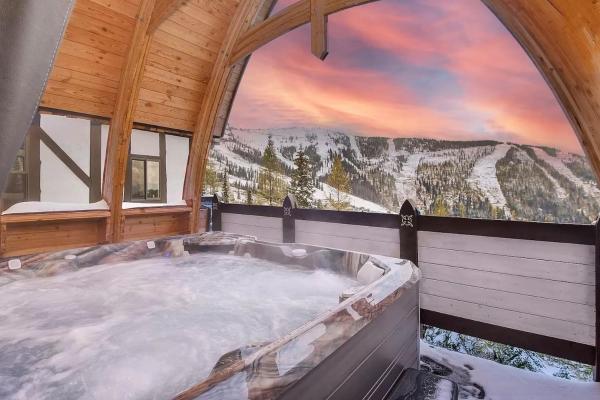 Ski-inski-out In Schweitzer - 3br3ba Hot Tub - Guest Favorite - Sandpoint, ID