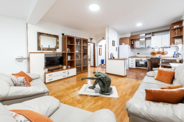 We Love Tirana 2br Apartment Blloku - ティラーナ