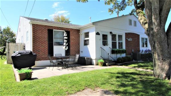 The 717 Charming Village Green Retreat - Cape May, NJ