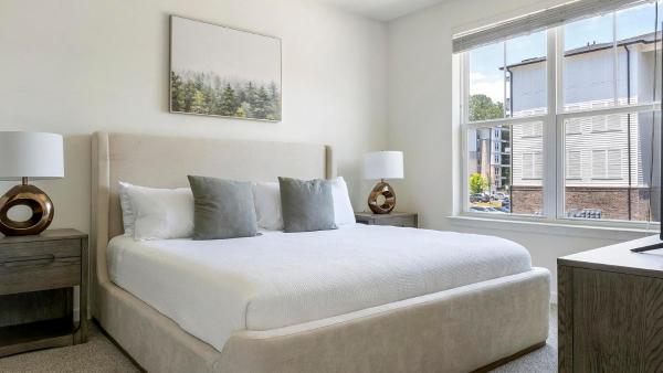 Landing Stylish 2bd Yoga Studio Rooftop Lounge - Smyrna, GA