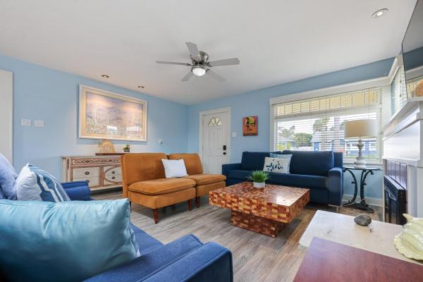 2 Br, 2 Bth, Fully Fenced Home - The Sunnyside Up Beach Cottage - Oceanside, Californie