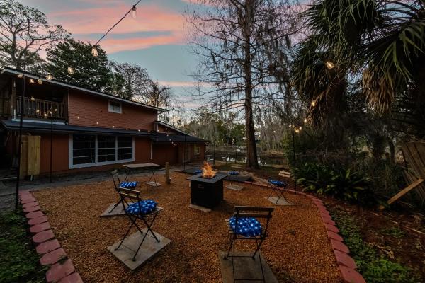 King Bed Creekfront Retreat In Jacksonville - Jacksonville, FL