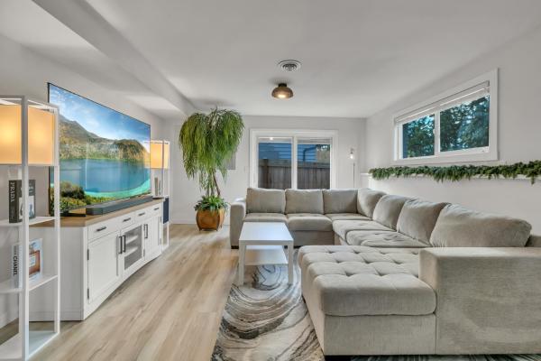 Near Fairgrounds Entire Home 3 King Beds Movie Room Ev Charger Fire Pit - Puyallup, WA