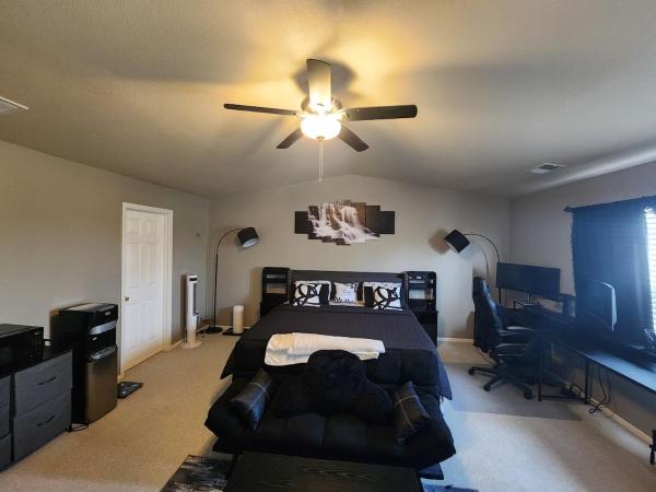 Dia, Commerce City Reunion Master Bedroom With Private Bath - Thornton, CO