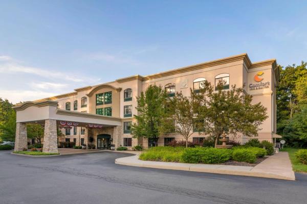 Comfort Inn & Suites Lake George - Adirondack Mountains