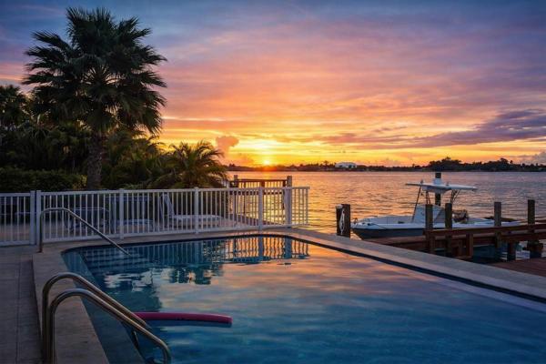 Welcome To Paradise On The Water! - St. Petersburg, FL