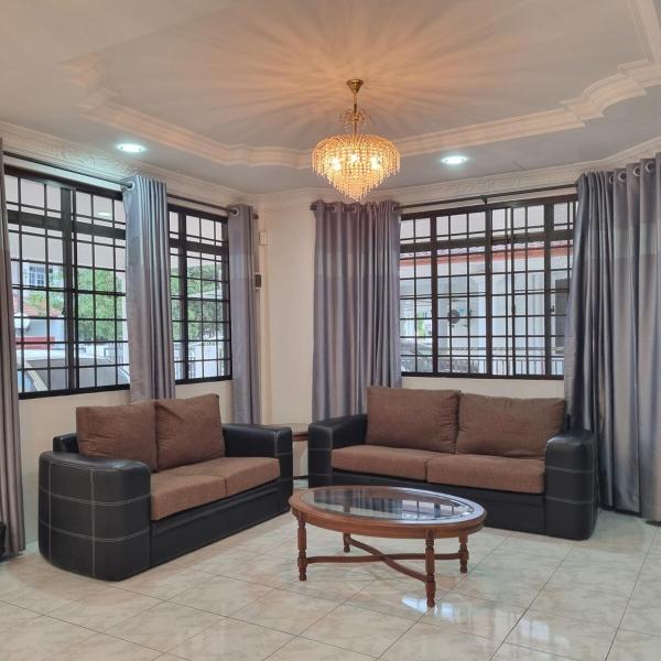 4-bedroom Homestay 6km From Downtown Miri - Miri