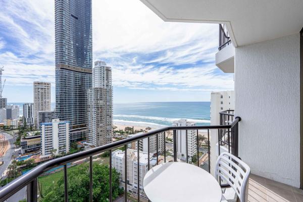 Ocean-view Hotel Room On Level 17 In Central Surfers Paradise - Gold Coast