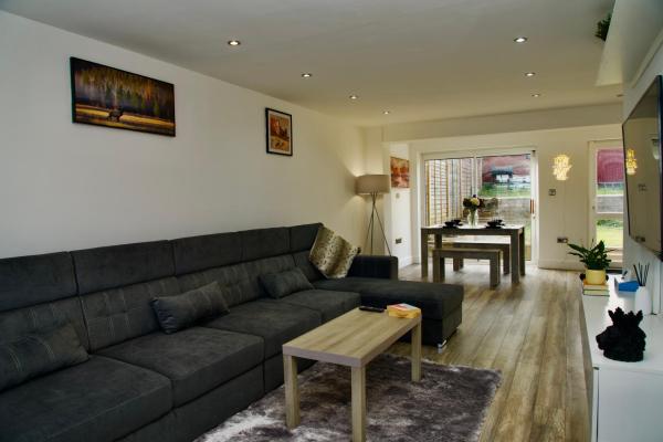 Spacious House Near Rochester Sleeps 10 - Kent