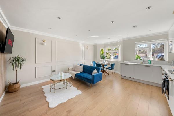 3bed House In Ruislip By Arp Homes, Driveway Parking And Garden - Hayes