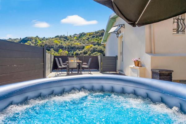 Acacias - Agréable Maison Mitoyenne - Jacuzzi - Parking Privé - Roquebrune-Cap-Martin