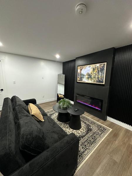 Elegant Home 10 Mins Drive To Detroit And Windsor Border And 3mins Drive To Windsor Airport - Detroit, MI