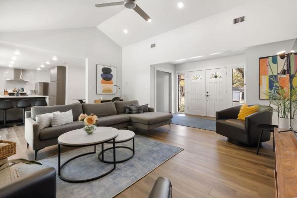 Oak Tree Retreat - Quiet Stay Near Domain & Q2 - Austin, TX