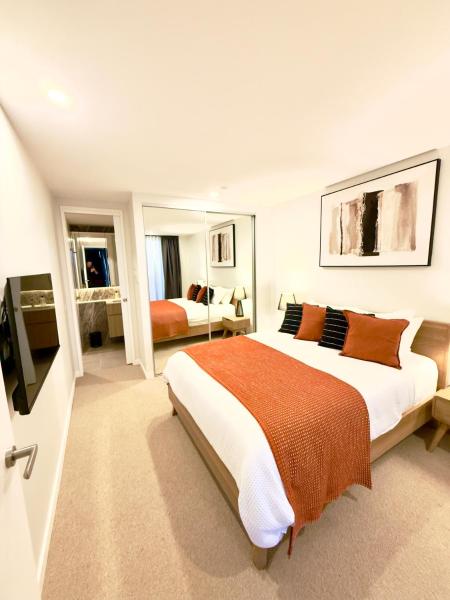 Luxury Sky-high Apartment, Panoramic Views, Walk To Dining & Light Rail, Free Parking - Canberra