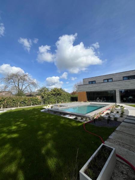 Executive Villa With Pool - Boom