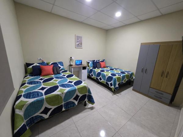 Room #2 Donde Alice - El Salvador