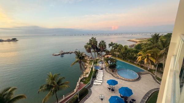 Condo With Pool And Private Beach - Santa Elena