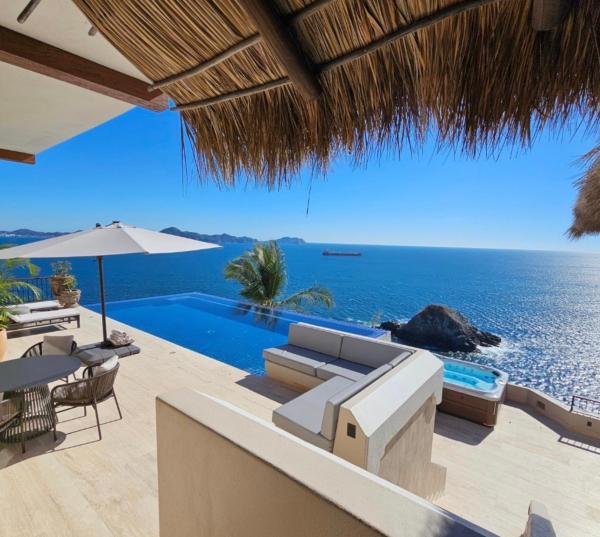 Luxury Villa With 6 Bedrooms Up To 14 Adults And 4 Children At La Punta With Private C H E F, Daily Housekeeping And Gym - Manzanillo, México