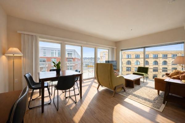 The Brady Corner Suite - Near Fiserv With Balcony - Milwaukee