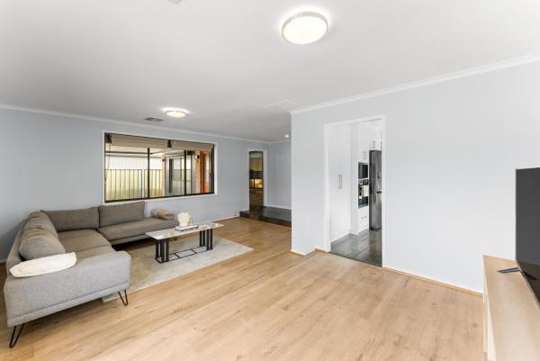 Inviting 5 Bedroom Home -Warm, Cosy & Spacious - One Tree Hill