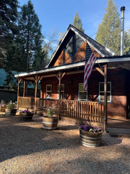 Old West Cabin At Lassen Volcanic National Park - Califórnia