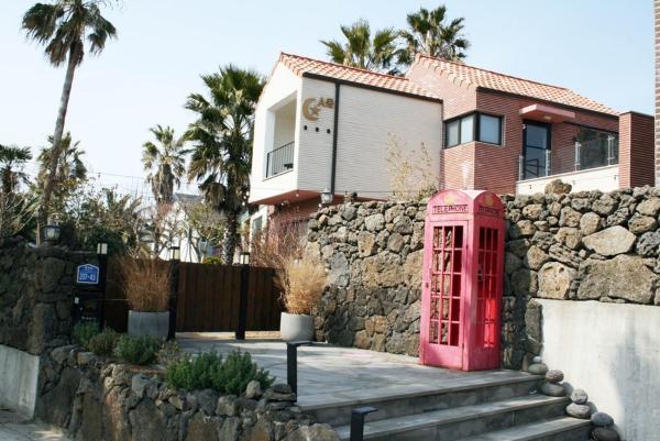 Jeju Hyeopjae Byeoljigi House - Seogwipo-si