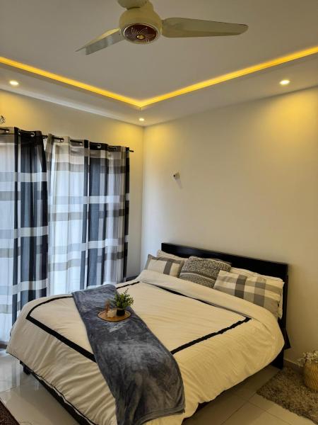 Modern And Comfortable Rooms In Dha Phase 5 Lahore - Lahore
