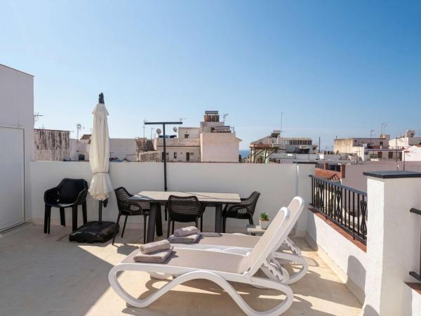 Casa Chica - Large Townhouse In Nerja Centro With Private Rooftop - Nerja