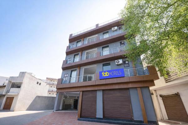 Fabhotel Sky Sector 76 - Gurgaon