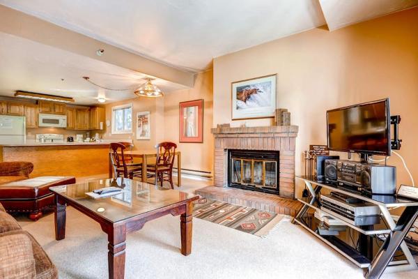 Centrally-located Park City Condo With A Shared Pool Hot Tub & Firepit - Park City, UT