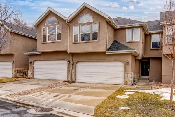 Newly Remodeled Home With Arge Private Hot Tub Fireplace & Nearby Park - Sandy, UT