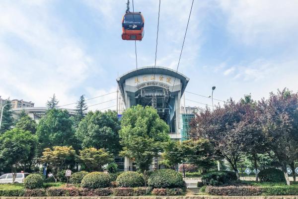 Luna's Travel House-family And Group-friendly,walk 2 Minutes To Tianmen Cableway,free Pick Up Service,book Tickets, Free Laundry,experienced Tour Guide Service,group Tour - Zhangjiajie