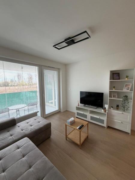 Skygate Apartment With Private Parking Garage - Pezinok