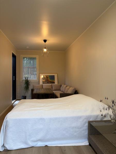 Cozy Yard Guest Room With Private Entrance - Helsinki