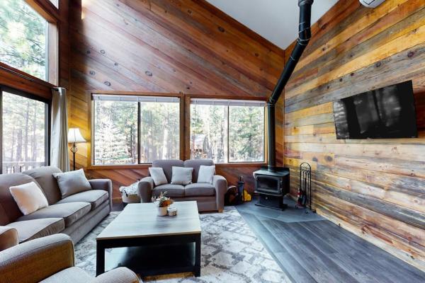 Woodland Home With Private Hot Tub Decks Pools Golf Tennis & Pickleball - Black Butte Ranch, OR
