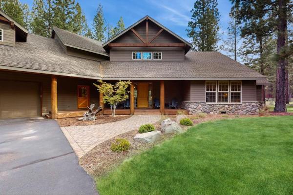 Deschutes Forest Views With Game Room Pools Hot Tub & On-site Golf - Sisters, OR