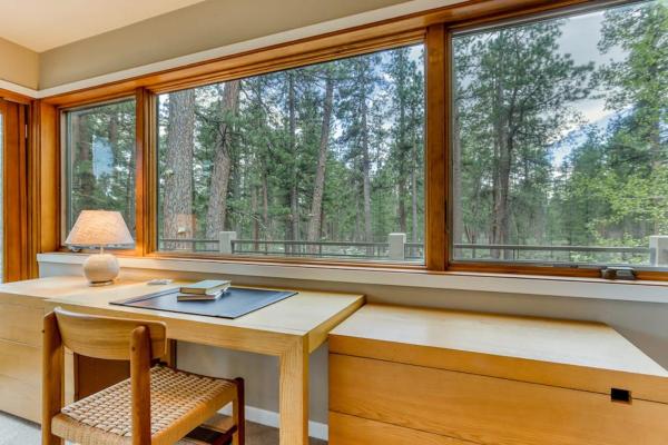 Unique & Secluded Forest Home With Pool Hot Tubs Tennis Sauna & Basketball - Black Butte Ranch, OR