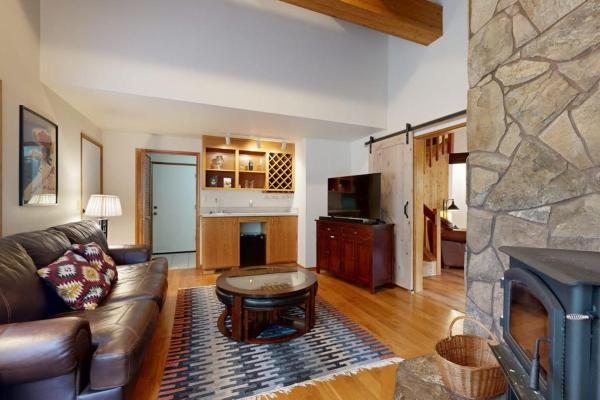 Secluded Delight With Pools Private Hot Tub & Central Ac - Black Butte Ranch, OR
